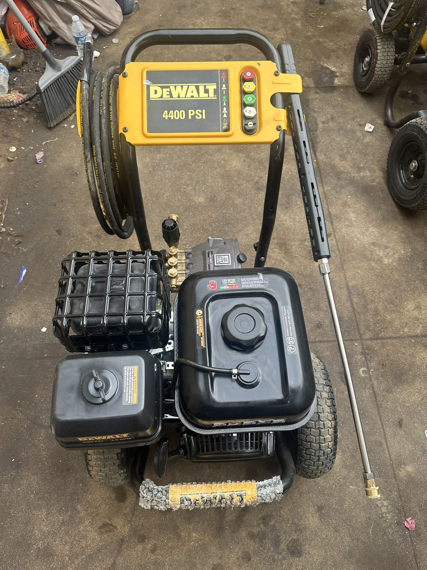 DEWALT 4400 PSI 4.0 GPM Gas Cold Water Pressure Washer with DEWALT ...