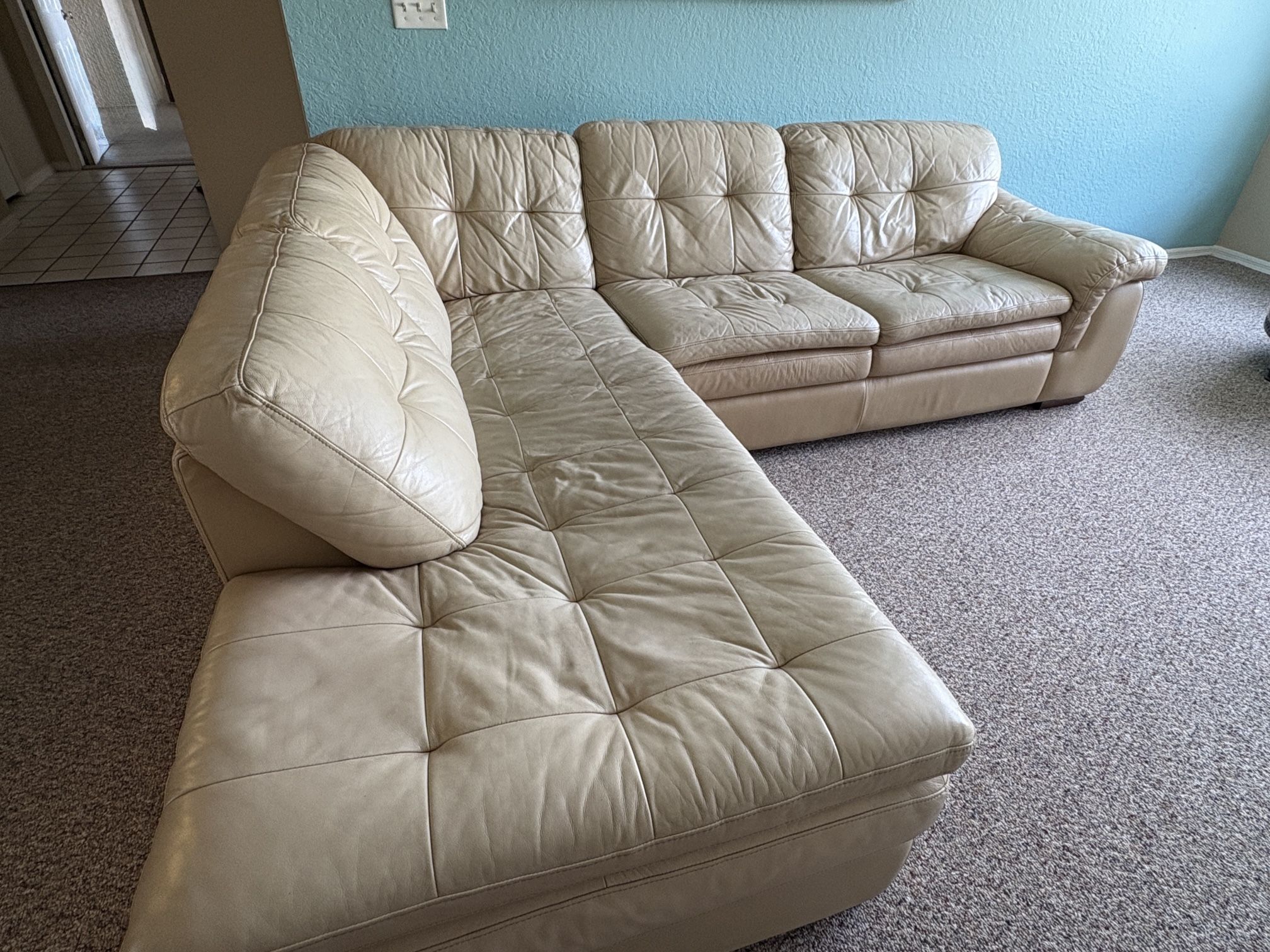 FREE Super Comfortable Leather Couch – Must Go for Sale in Oviedo, FL ...