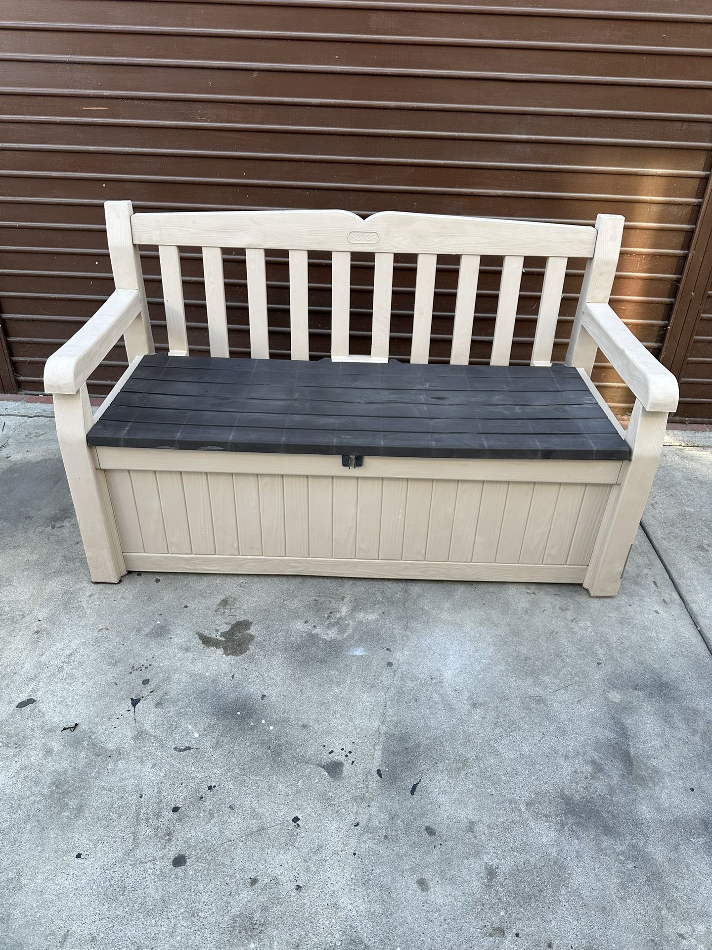 Keter Solana 70 Gallon Storage Bench Deck Box for Patio Furniture ...