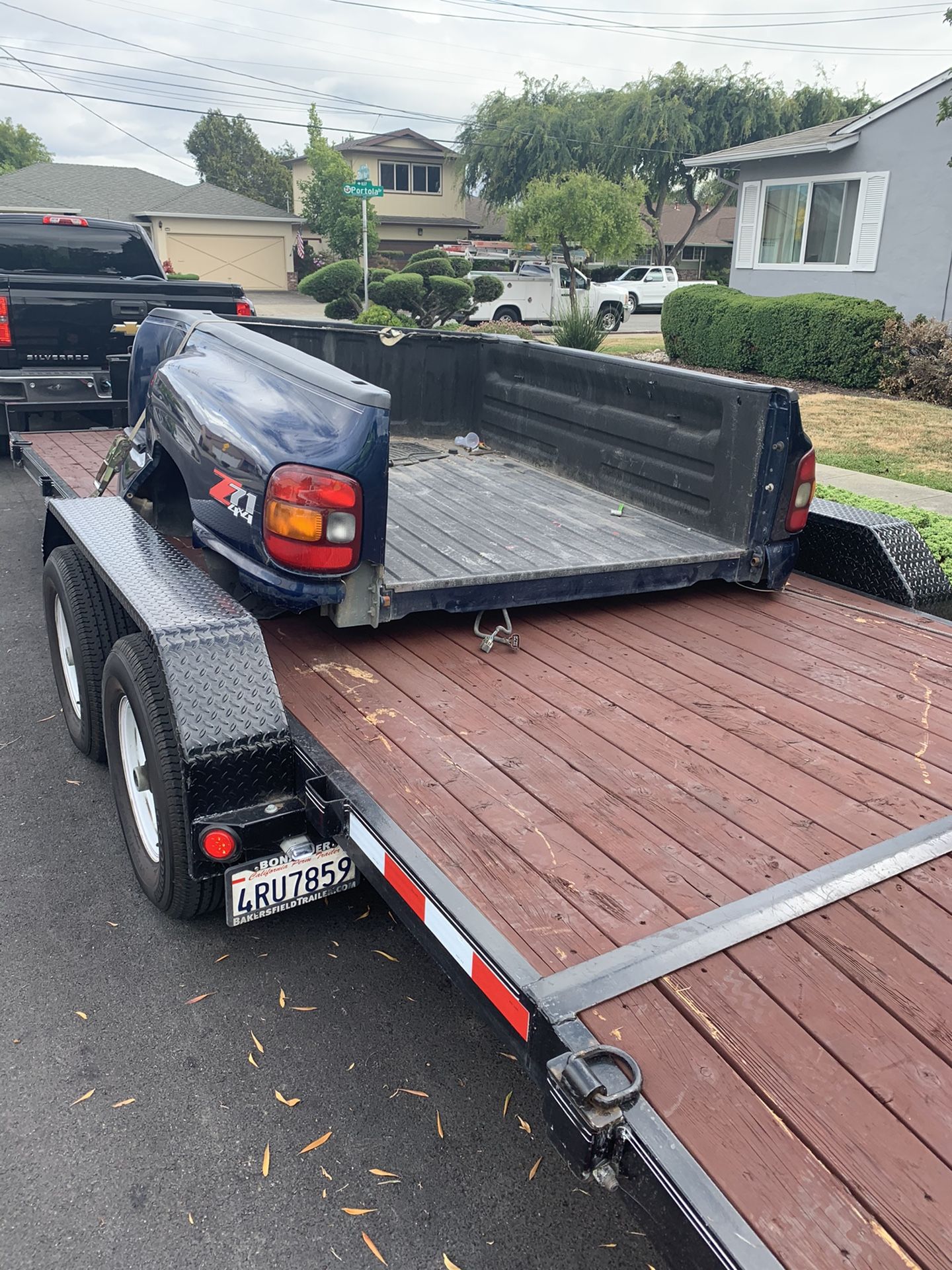 2000-2007 Chevy Stepside Bed & Tailgate $1 call for more info I need it ...