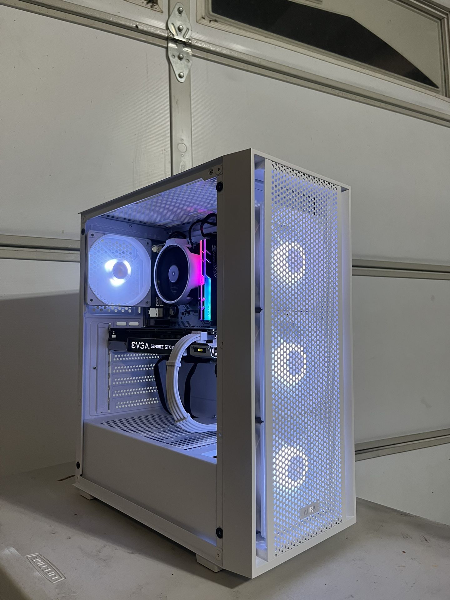 BUDGET WHITE GAMING PC for Sale in Santa Ana, CA - OfferUp