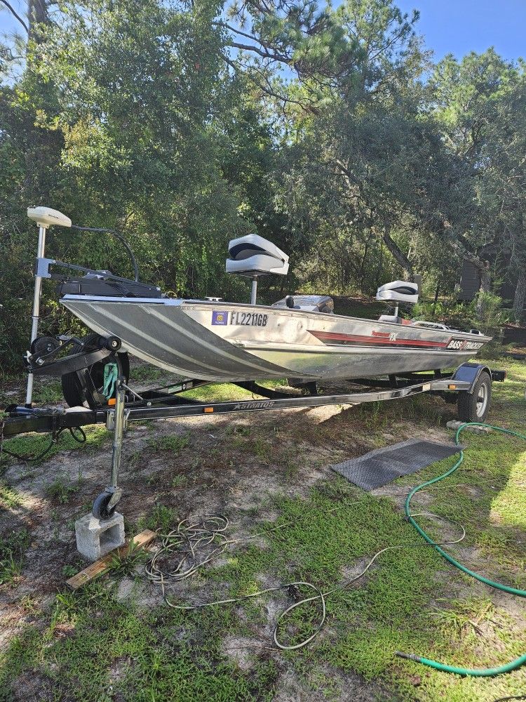 bass tracker tournament TX 17 alum w trailer for Sale in Brooksville ...