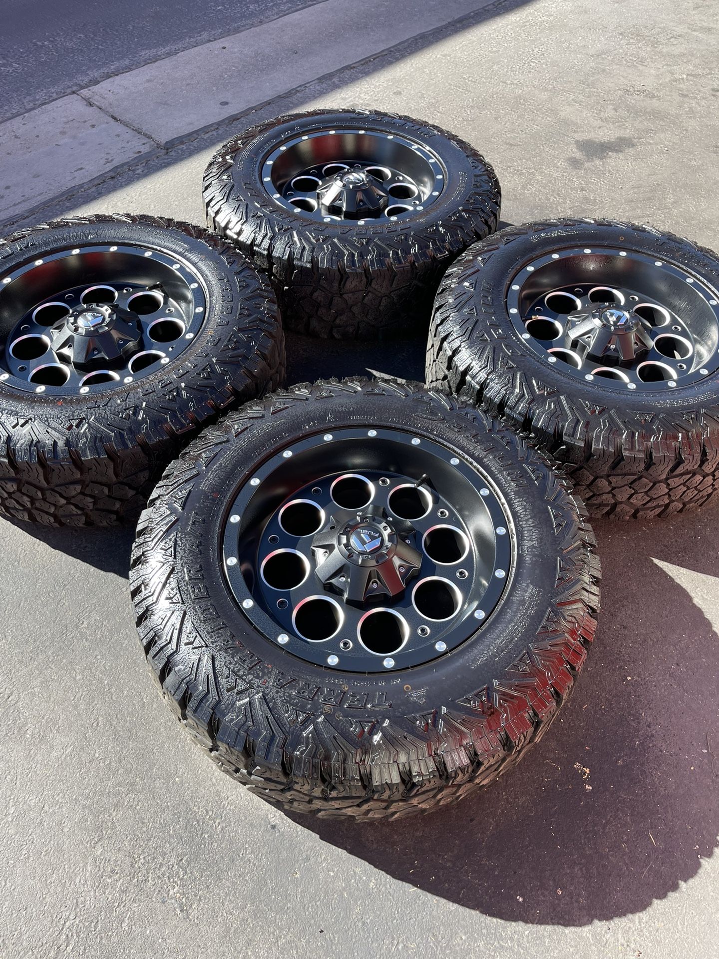 Jeep 18” Fuel D525 Revolver Wheels With Like New Tires Rims for Sale in ...