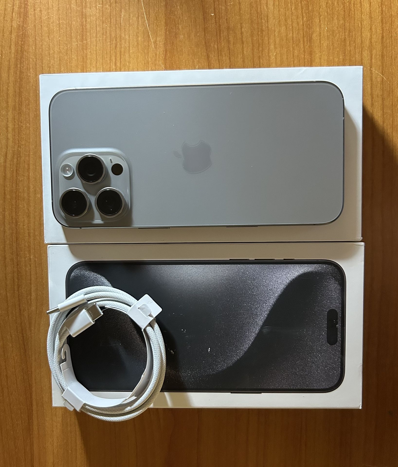 iPhone 15 PRO MAX Unlock 256gb Mint Condition for Sale in Glenview, IL ...