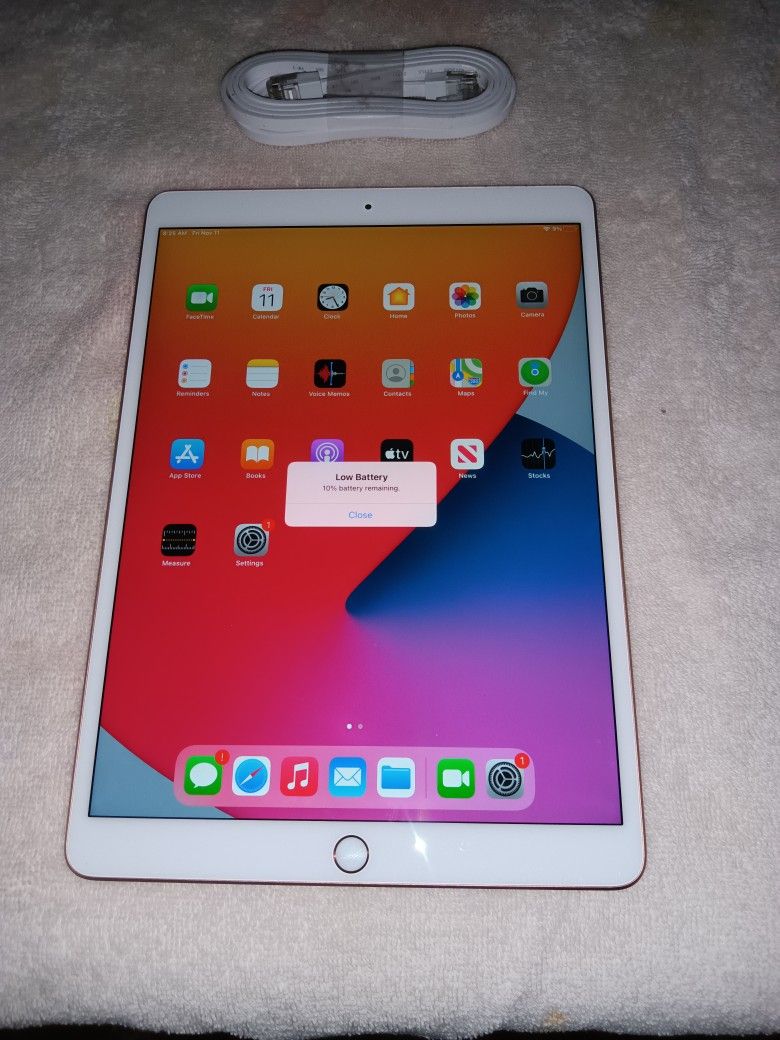 iPad Gold Series Wifi/Cellular Edition(64gbs) for Sale in Cincinnati ...