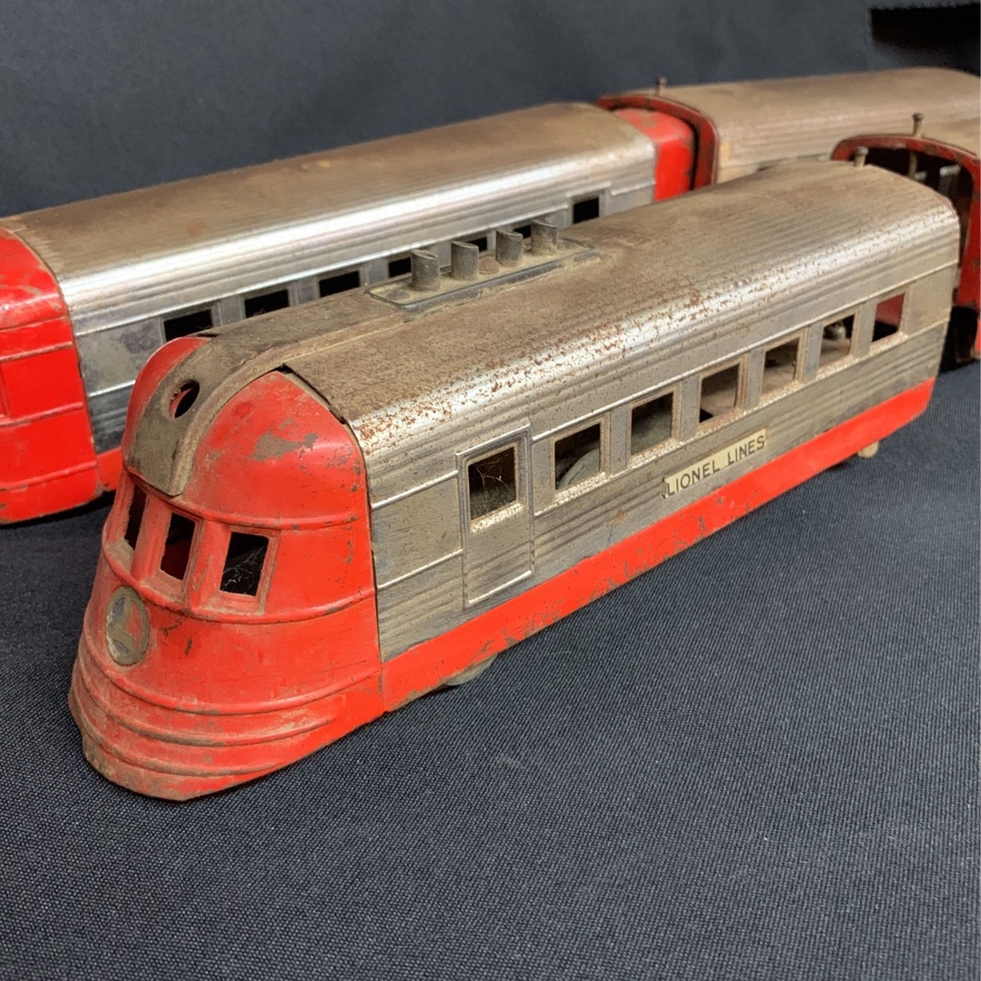 1930’s Lionel Jr Zephyr Train 4 Piece Bullet Set for Sale in Whittier ...