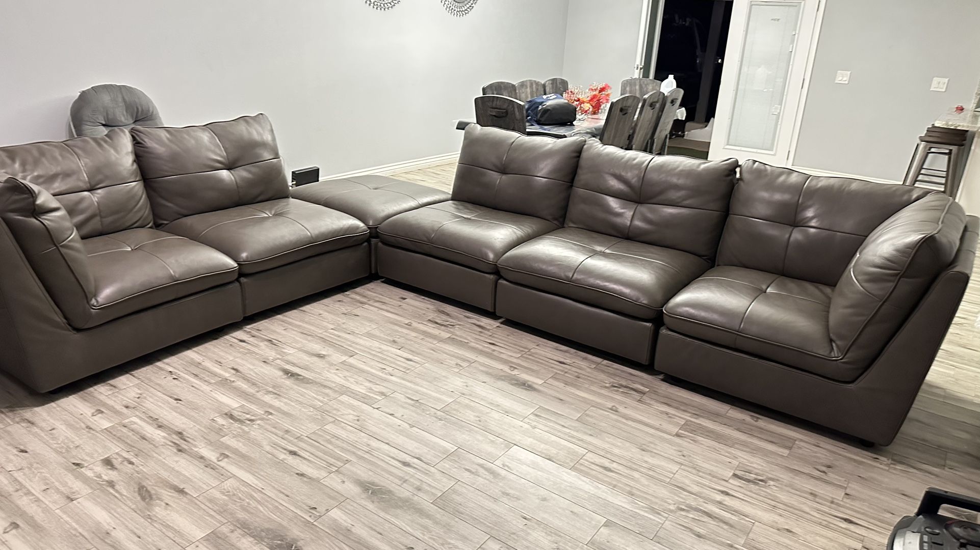 Living spaces Gray leather sectional FREE DELIVERY for Sale in Phoenix ...