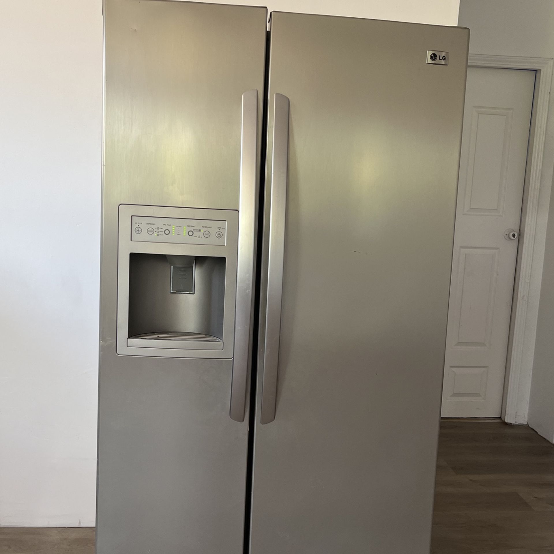 LG Refrigerator It Gets Cold Both Sides But Freesser Does Not Keep Food ...