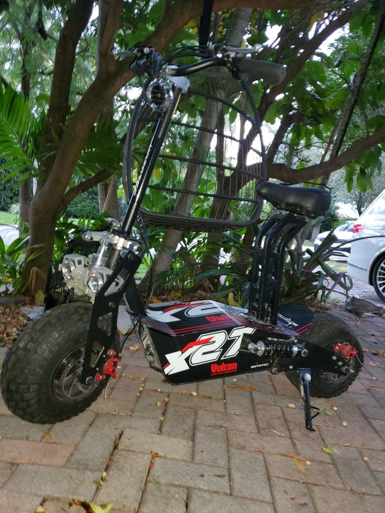MotoTec Vulcan 48v 1600w Electric Scooter for Sale in Miami Beach, FL ...