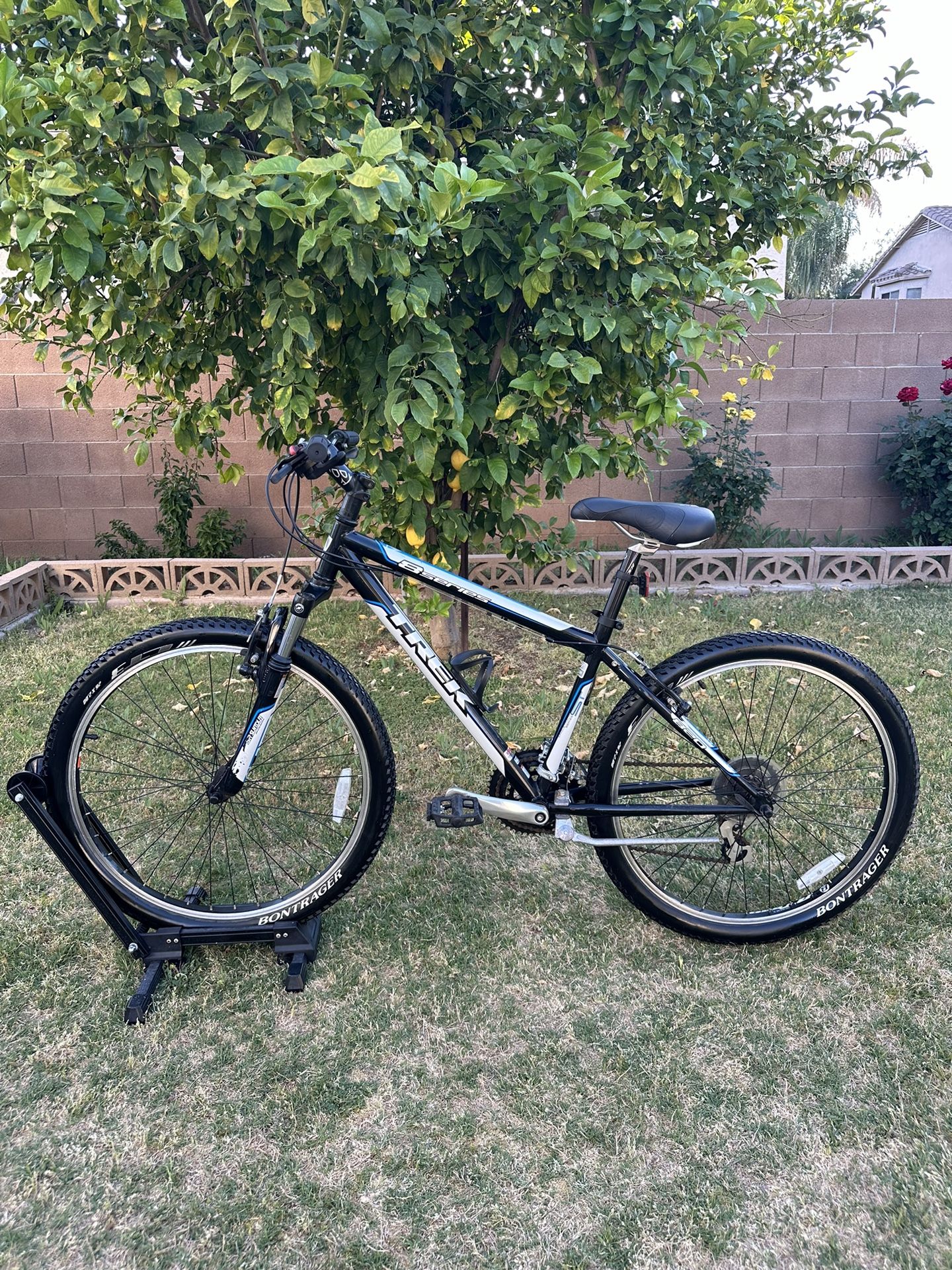 TREK 8 SERIES 26 INCH MOUNTAIN BIKE, 7X3 SPEED, SR SUNTOUR LOCKOUT ...