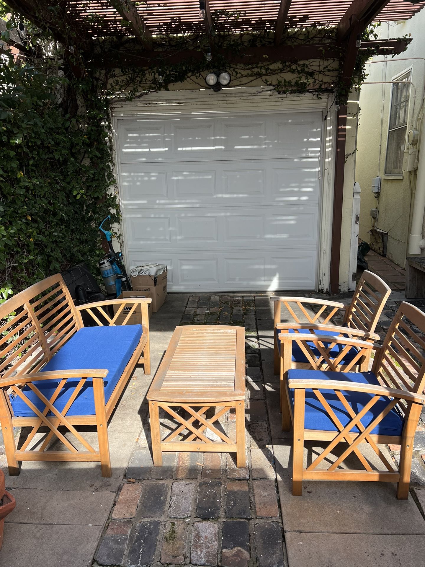 SALE PENDING 4 Piece Outdoor Patio Set for Sale in San Diego, CA - OfferUp