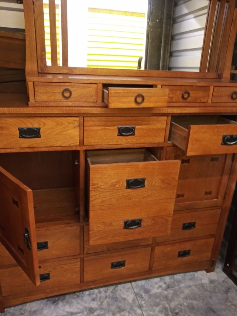 Solid Oak Mission Extra large Honey wood 9+ drawer dresser with Mirror ...