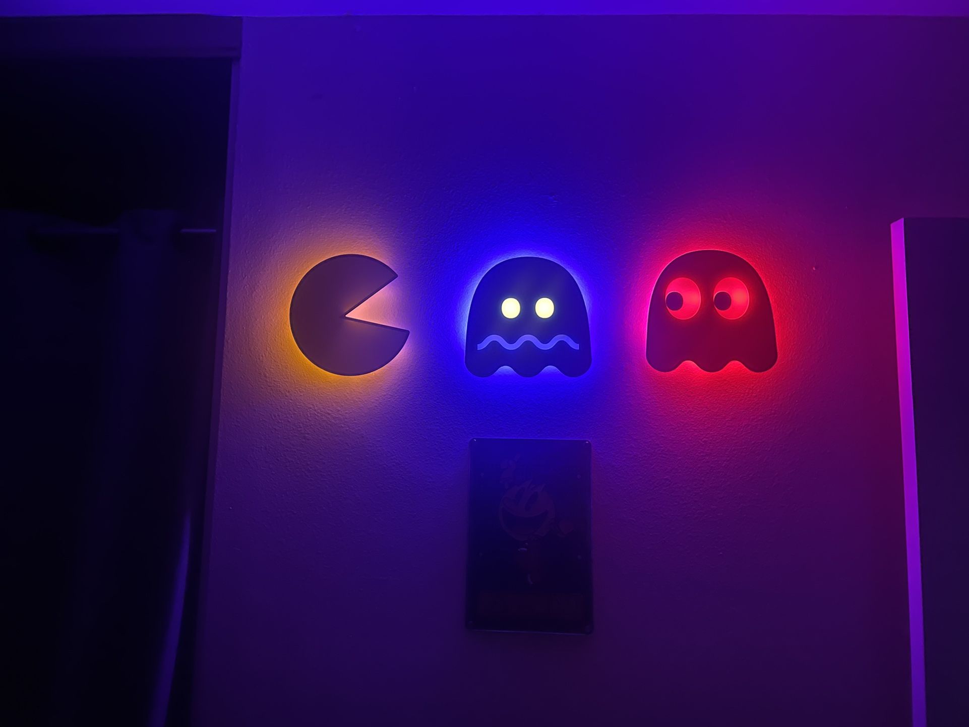 Light up Pac-Man wall hanging arcade pictures for Sale in Indio, CA ...