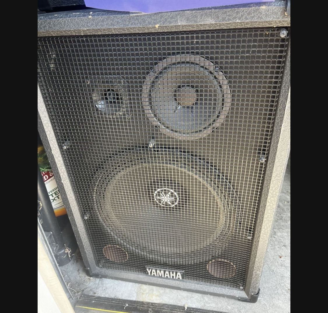 Yamaha PA 2 Speaker Cabinets / 1 Monitor Wedge With AMP for Sale in ...
