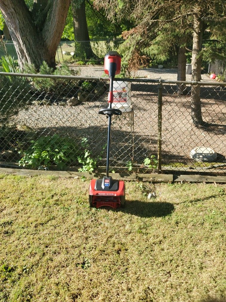 Toro Coreless Snow Shevel for Sale in Cleveland, OH - OfferUp