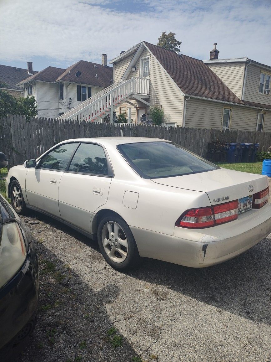 2000 Lexus ES 300 for Sale in North Chicago, IL - OfferUp