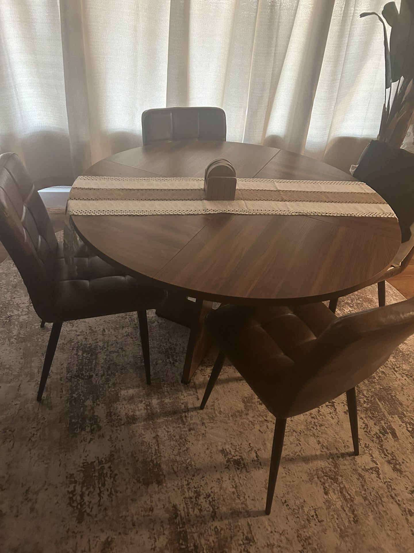 Round Table for Sale in Modesto, CA - OfferUp