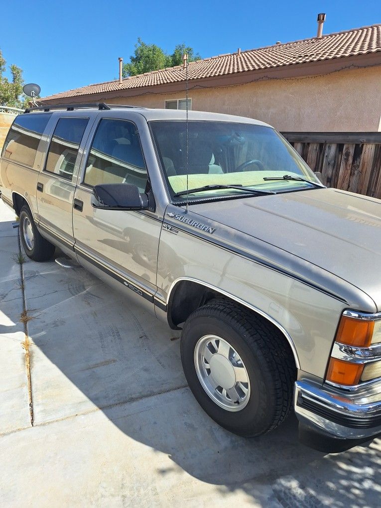 1999 Chevrolet Suburban for Sale in Victorville, CA - OfferUp