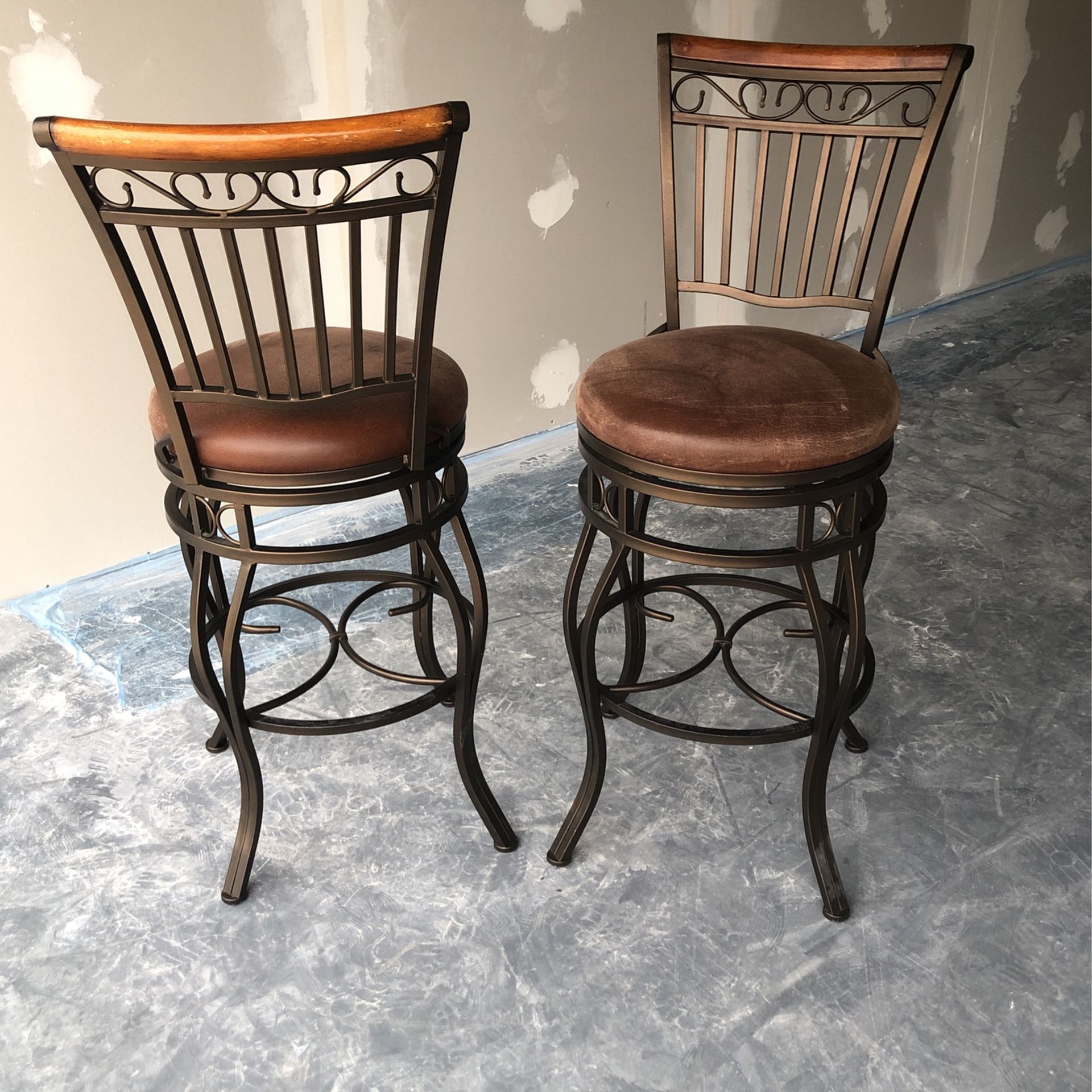 Classic Bar Stools - 2 for Sale in Zephyrhills, FL - OfferUp