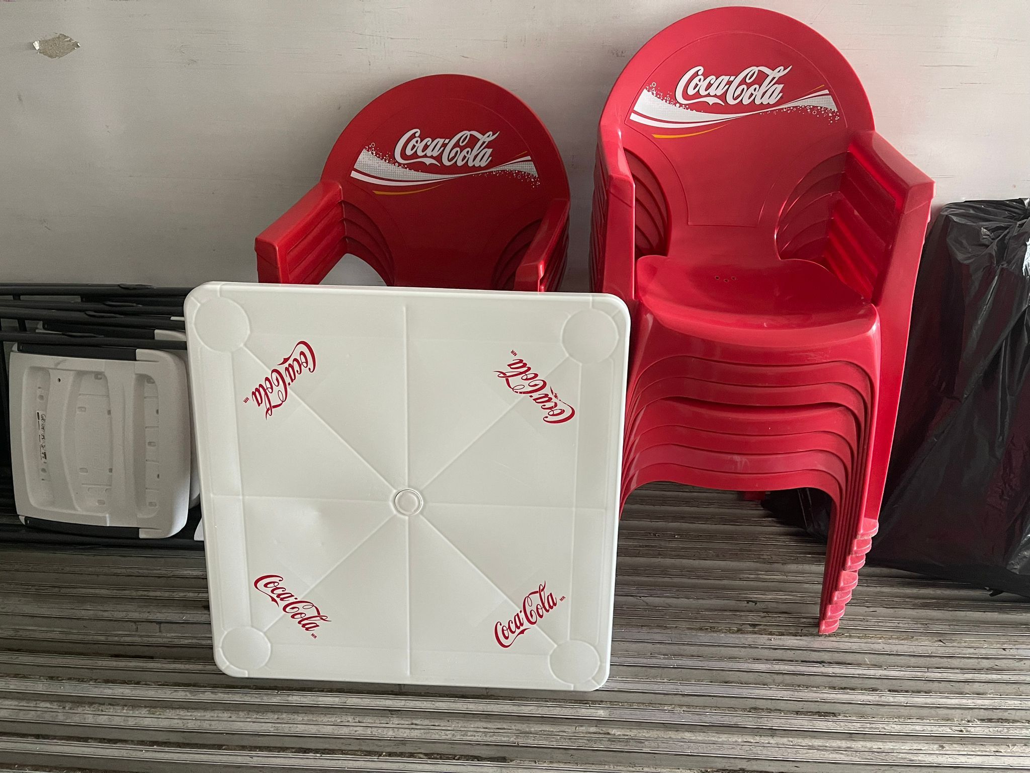 Mesas Coca Cola Con Sillas (Nuevas ) for Sale in Edinburg, TX - OfferUp