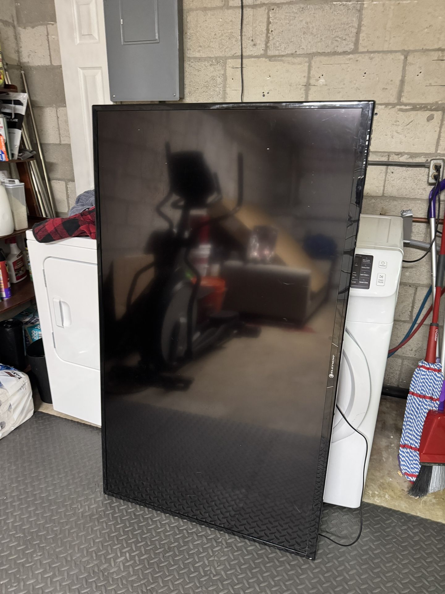 Element ELEFW605 60" 1080p 60Hz LED HDTV (Repair required) for Sale in ...