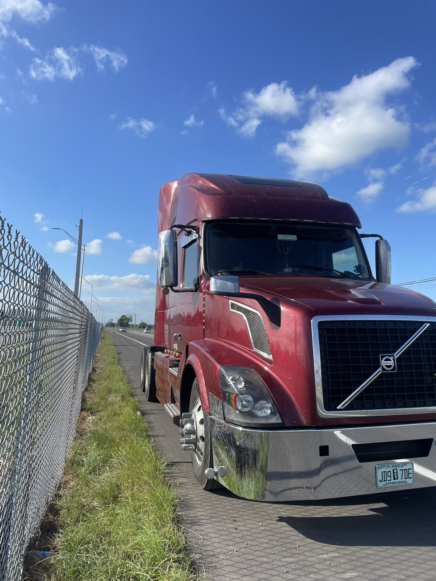 2012 Volvo VNL for Sale in Hialeah Gardens, FL - OfferUp