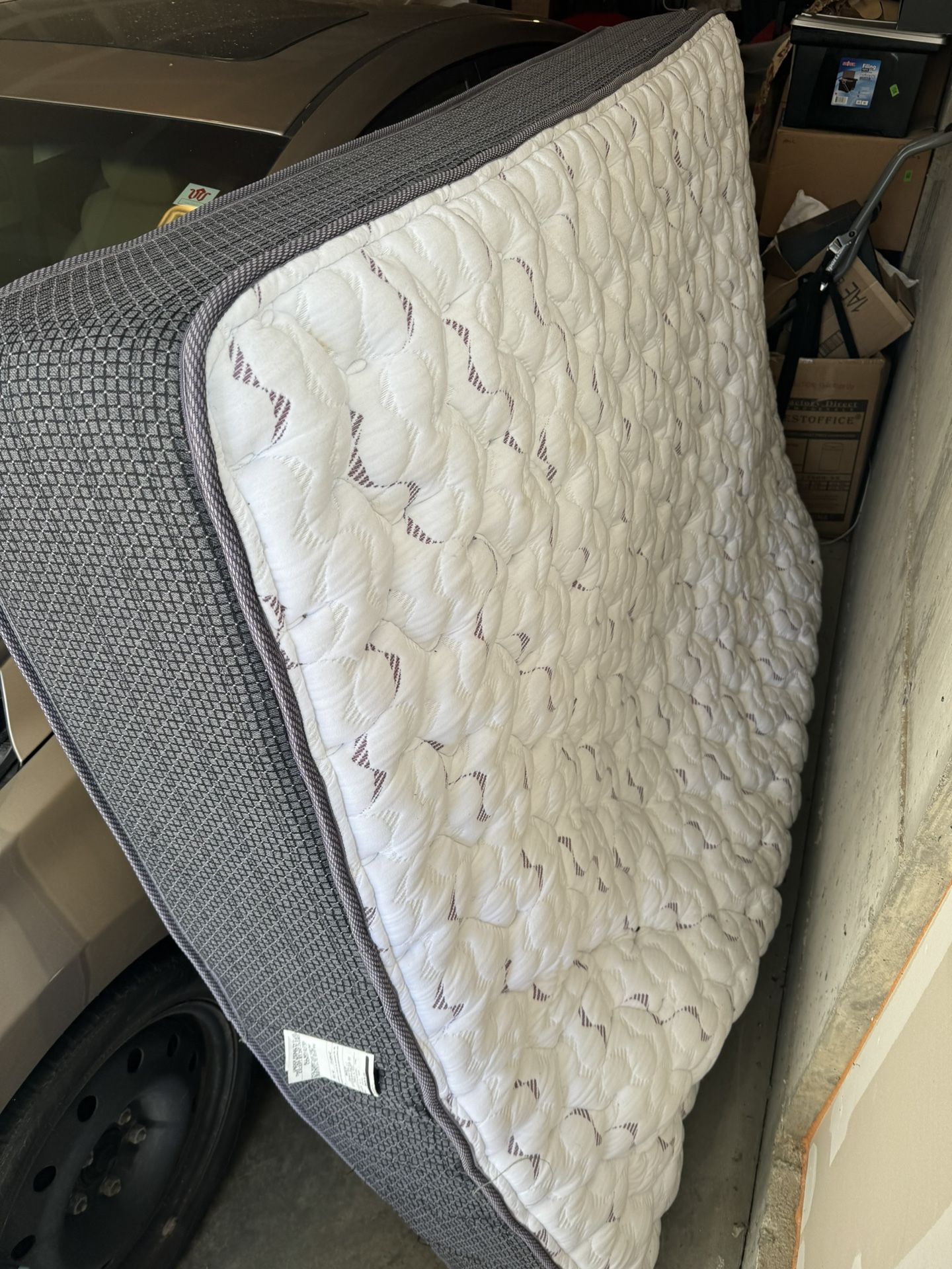 Queen size Mattress Hardly Used (was In Guest Room) for Sale in Seattle ...