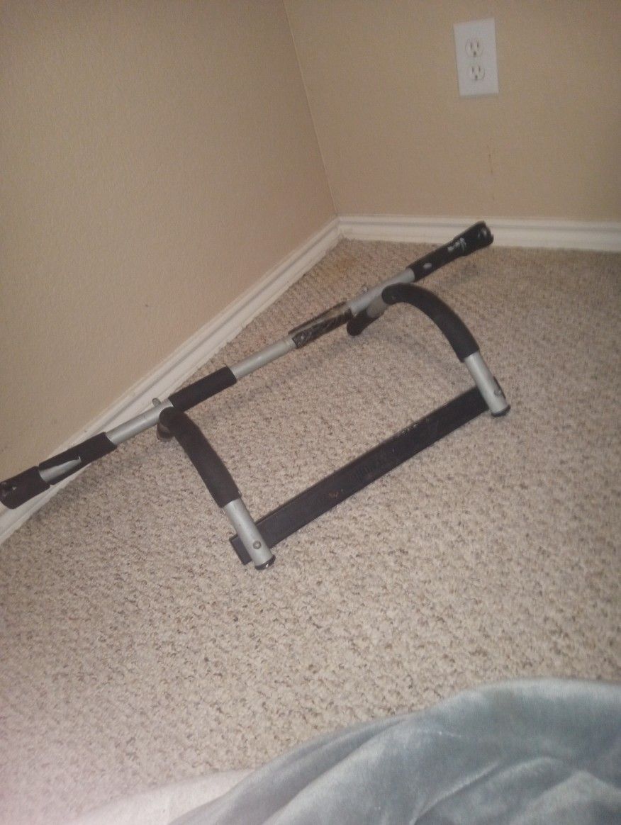 Iron Gym Pro-fit Pull-up Bar for Sale in The Colony, TX - OfferUp