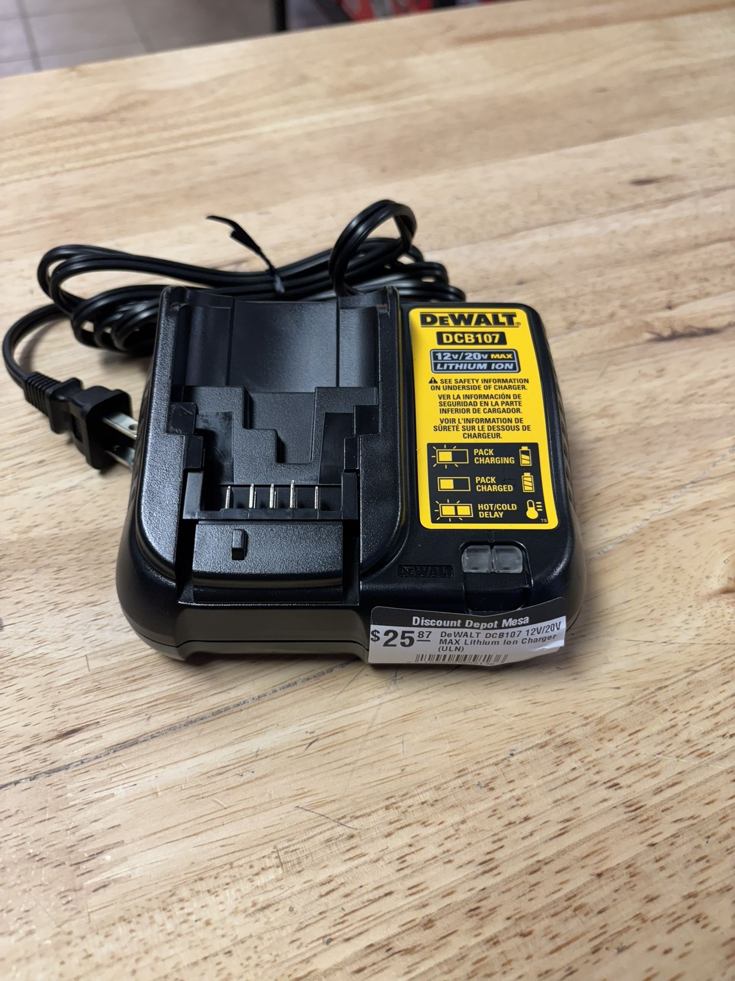 Dewalt DCB107 12V/20V MAX Lithium Ion Charger for Sale in Mesa, AZ ...