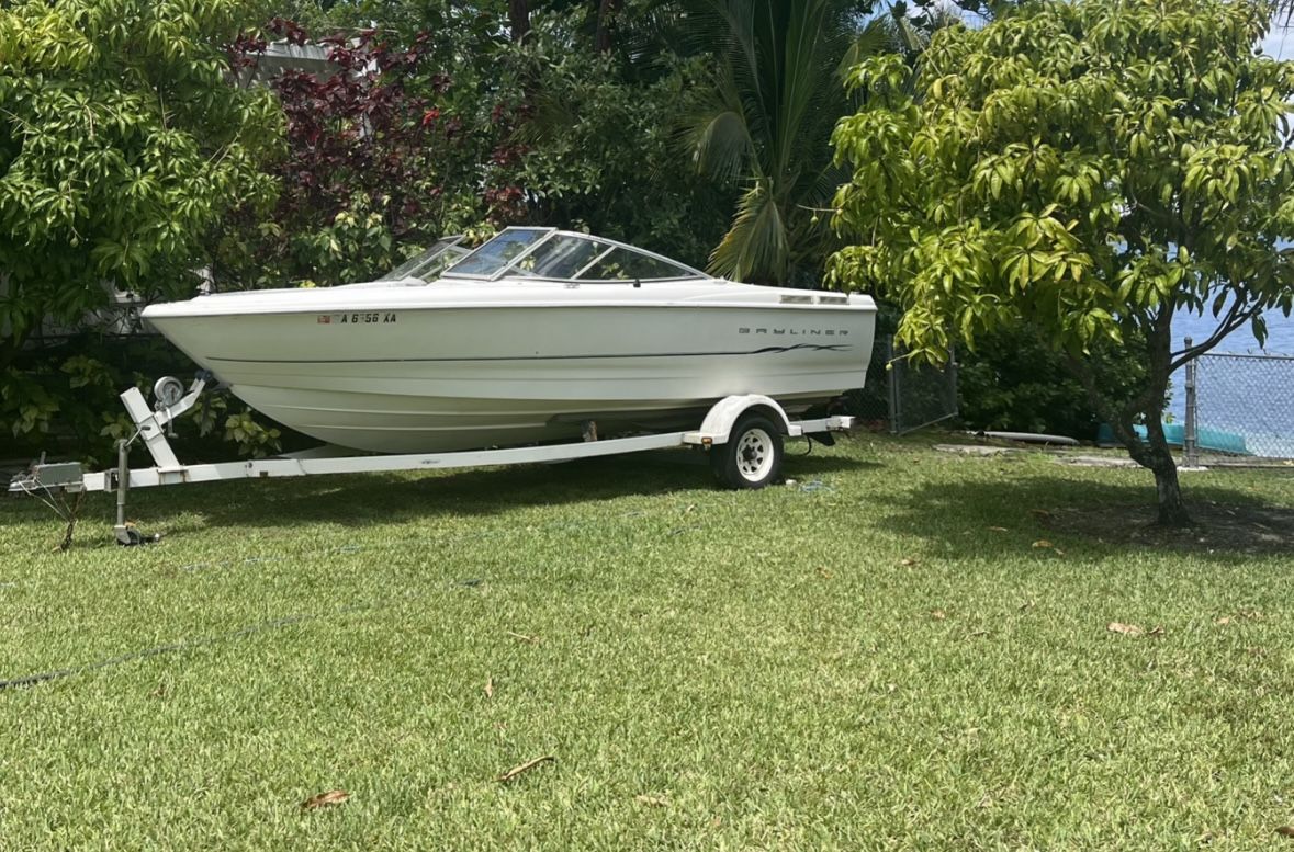 Boat/Speed Boat/ Deck Boat/Power Boat/ 2001 22 Foot Bayliner Capri 5.0 ...