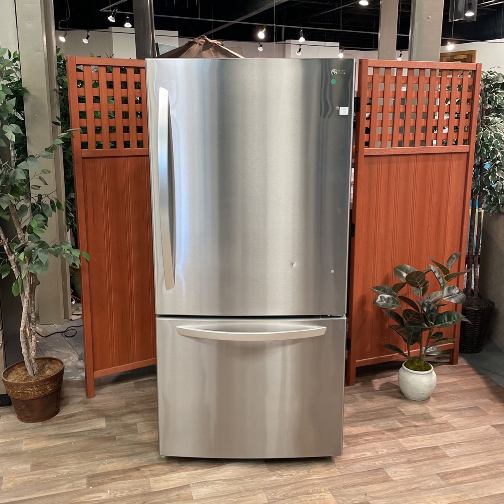 New LG Stainless Steel Fridge for Sale in Bakersfield, CA - OfferUp