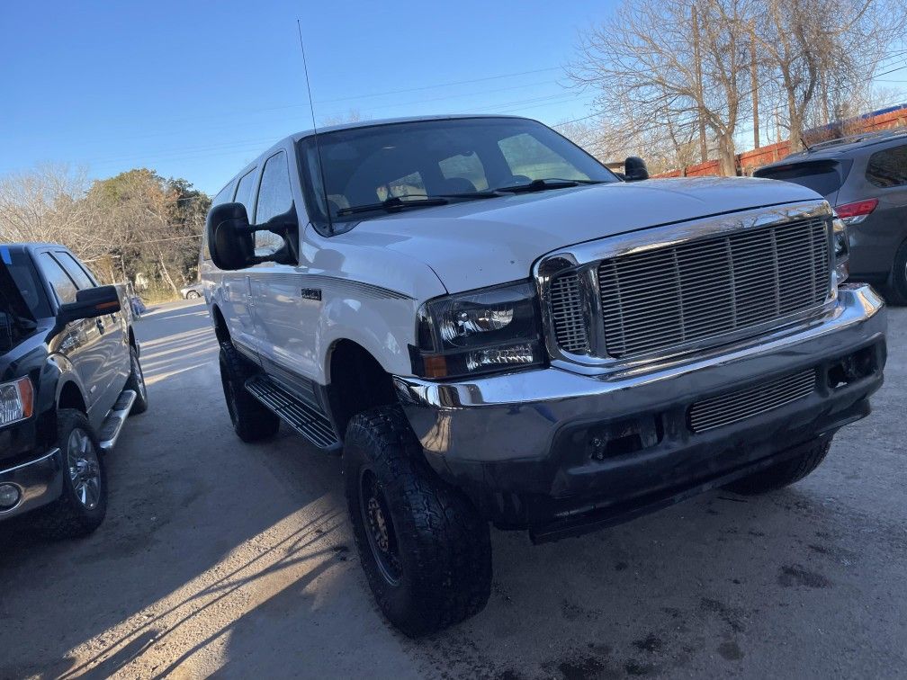 FORD EXCURSIÓN 2001 V8 5.4 LOW MILES!!! for Sale in San Antonio, TX ...