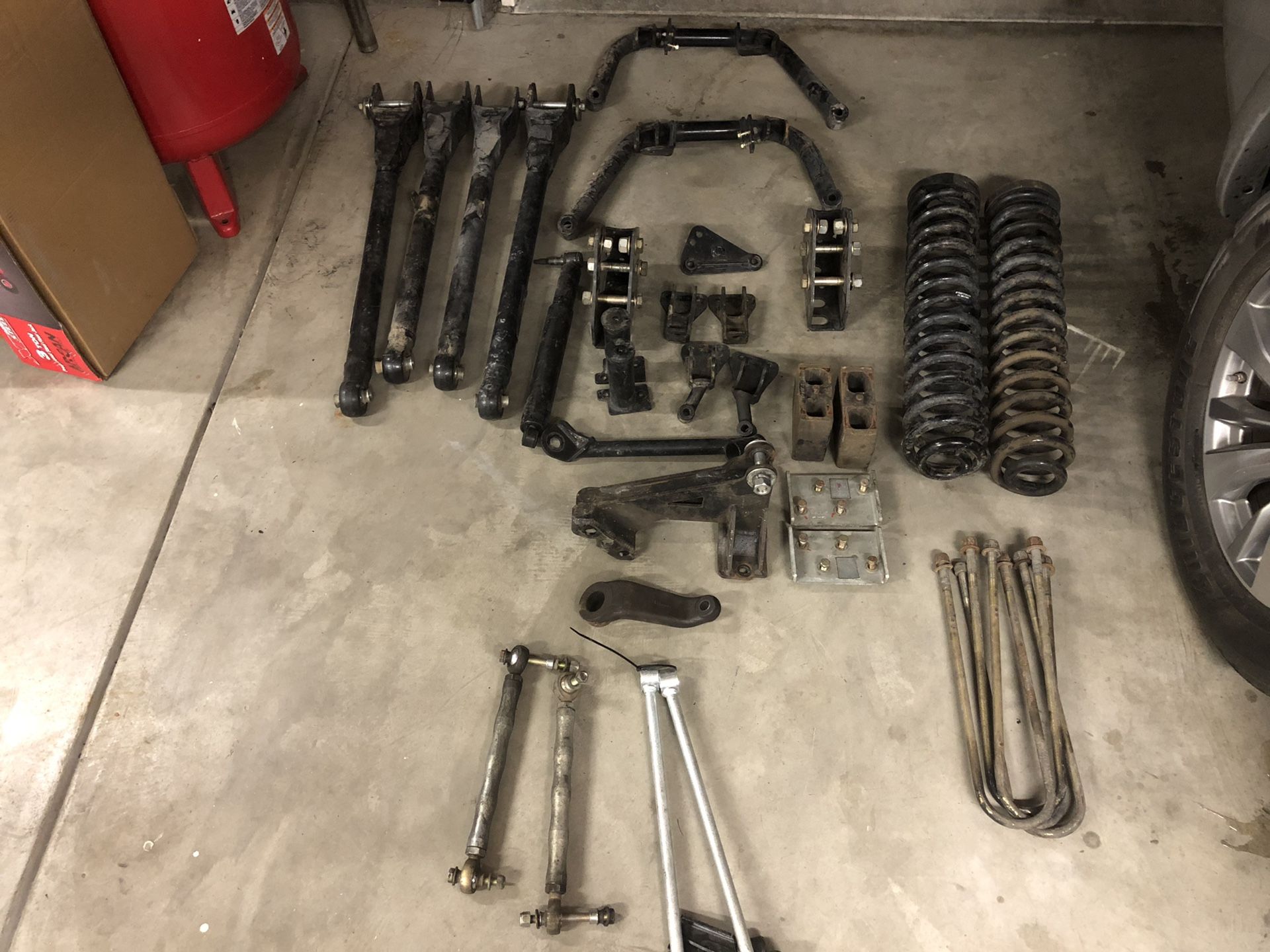 Fabtech Ford F-250 four link 8 inch lift kit for Sale in Hanford, CA ...