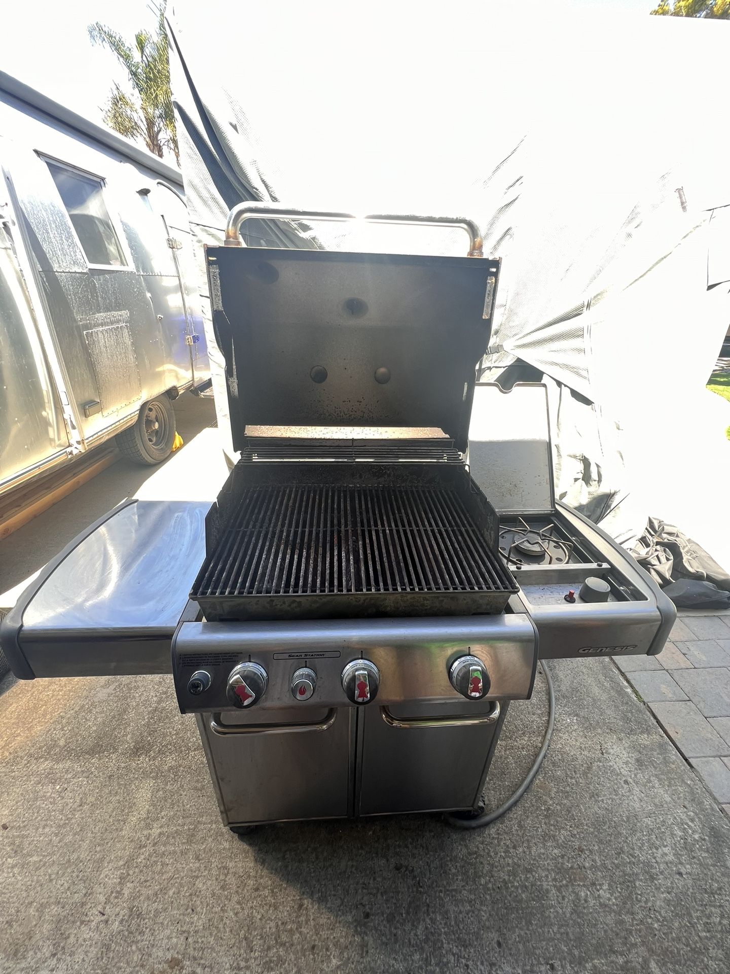 Weber Genesis S-330 Natural Gas Grill for Sale in Encinitas, CA - OfferUp