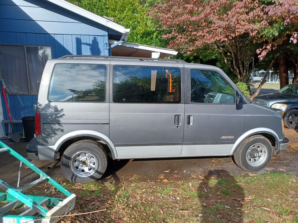 1989 Chevrolet Astro Van for Sale in Longview, WA - OfferUp