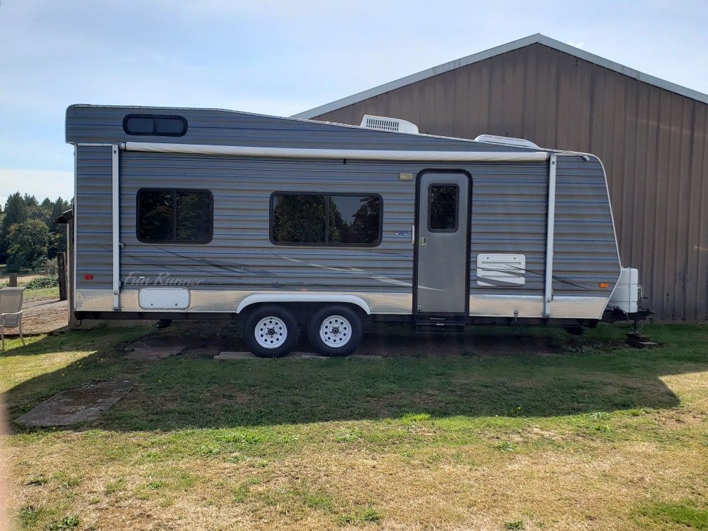 26ft 2007 Carson Fun Runner toy hauler for Sale in Castle Rock, WA ...