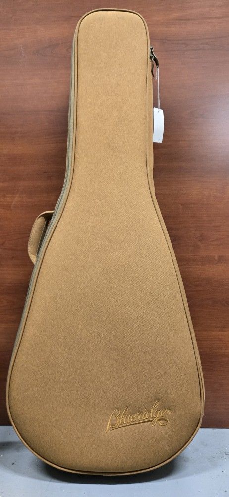 BLUERIDGE SOFT TAN GUITAR CASE for Sale in Tacoma, WA - OfferUp