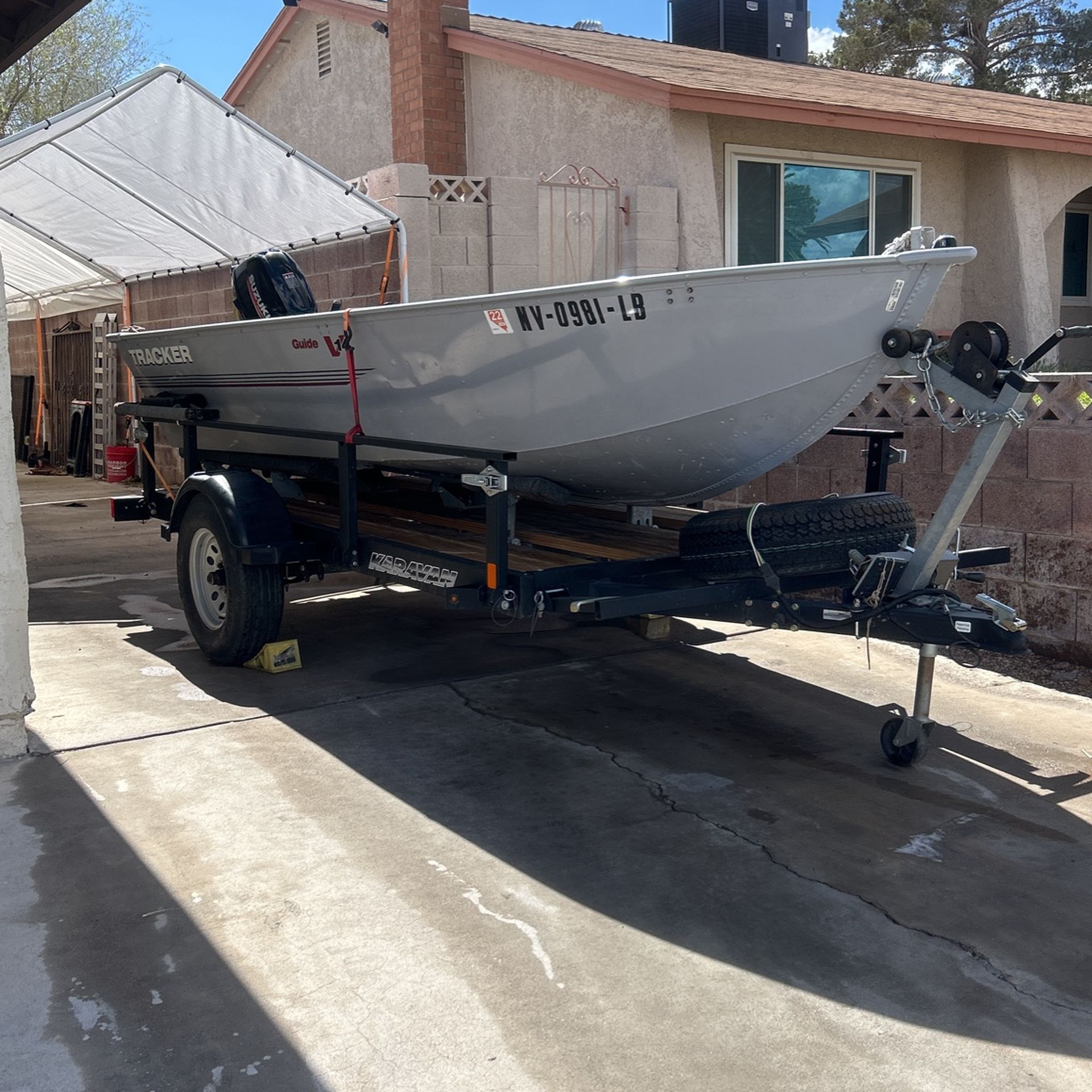 2018 Tracker Guide V14 for Sale in Henderson, NV - OfferUp