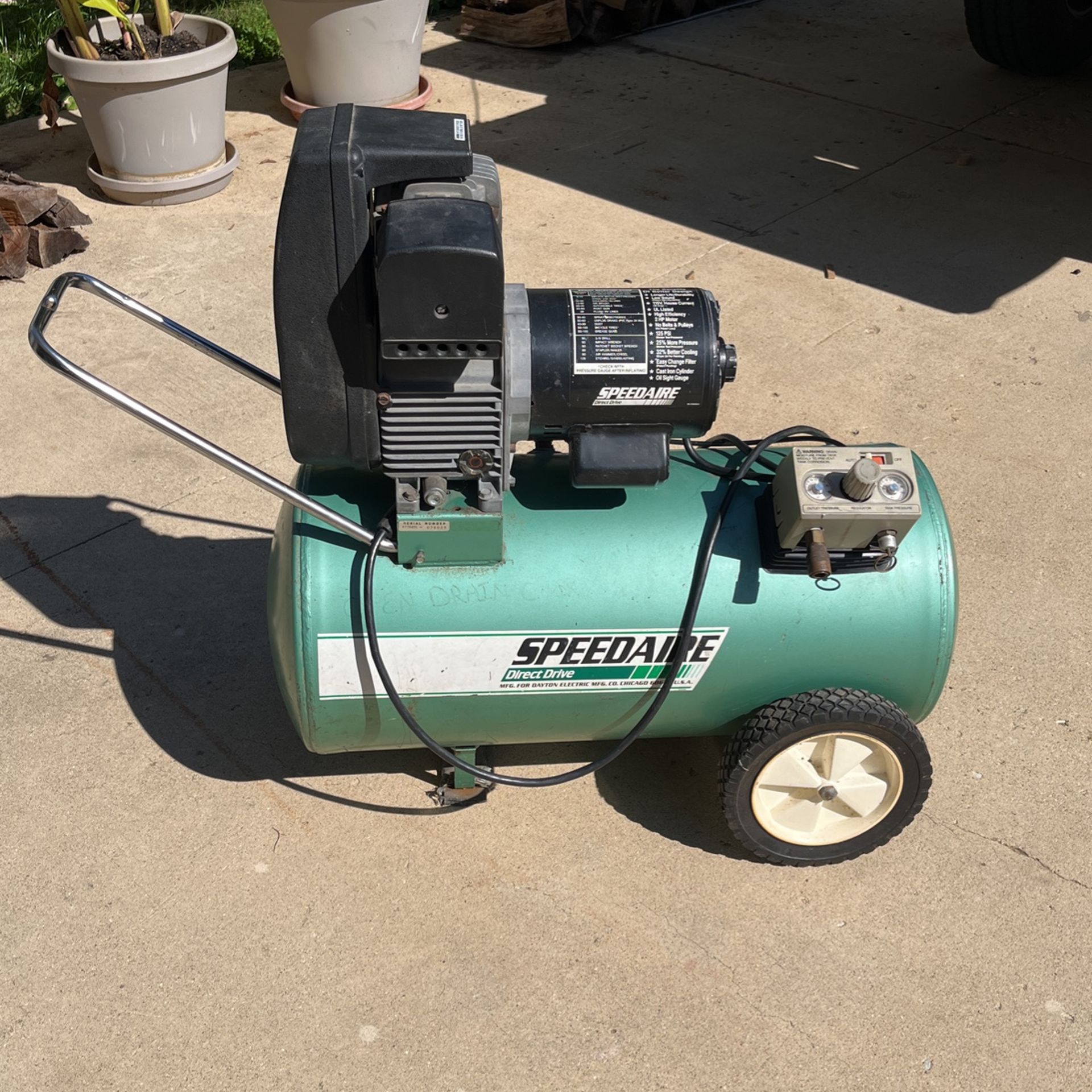 2 Hp 20 Gallon Air Compressor for Sale in Warrenville, IL - OfferUp