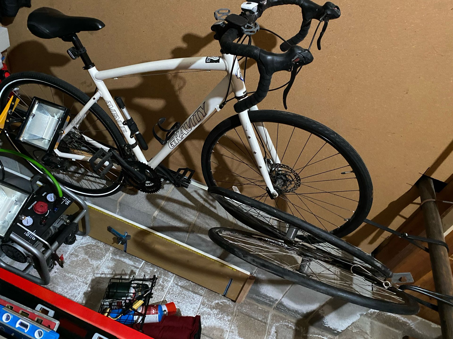 Gravity Avenue A Road Bike (new Tires & Grip Wrap) for Sale in Concord ...
