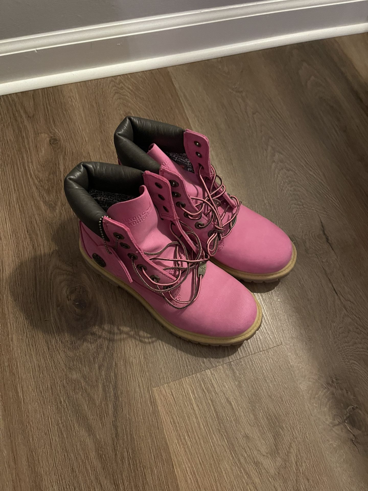 Pink Timberlands Size 8 for Sale in Canton, MI - OfferUp