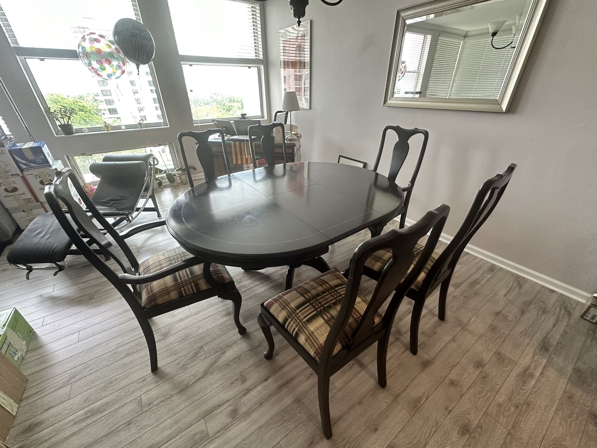 English Style Dining Table for Sale in Miami, FL - OfferUp