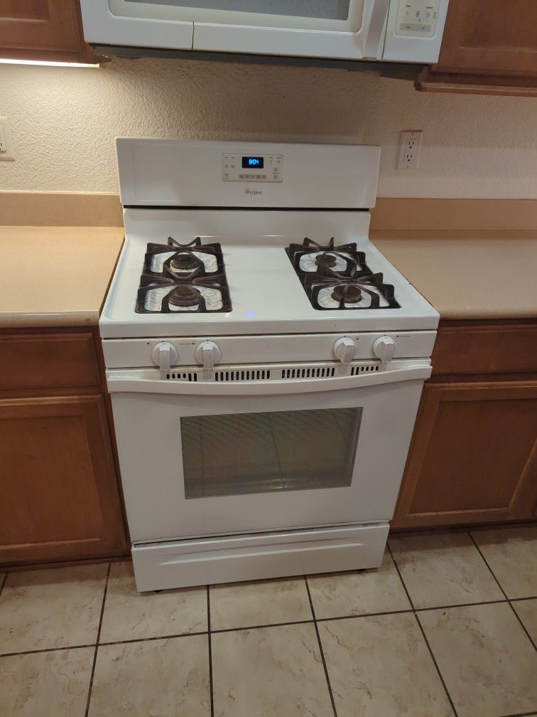 Whirlpool Refrigerator stove And microwave for Sale in El Centro, CA ...