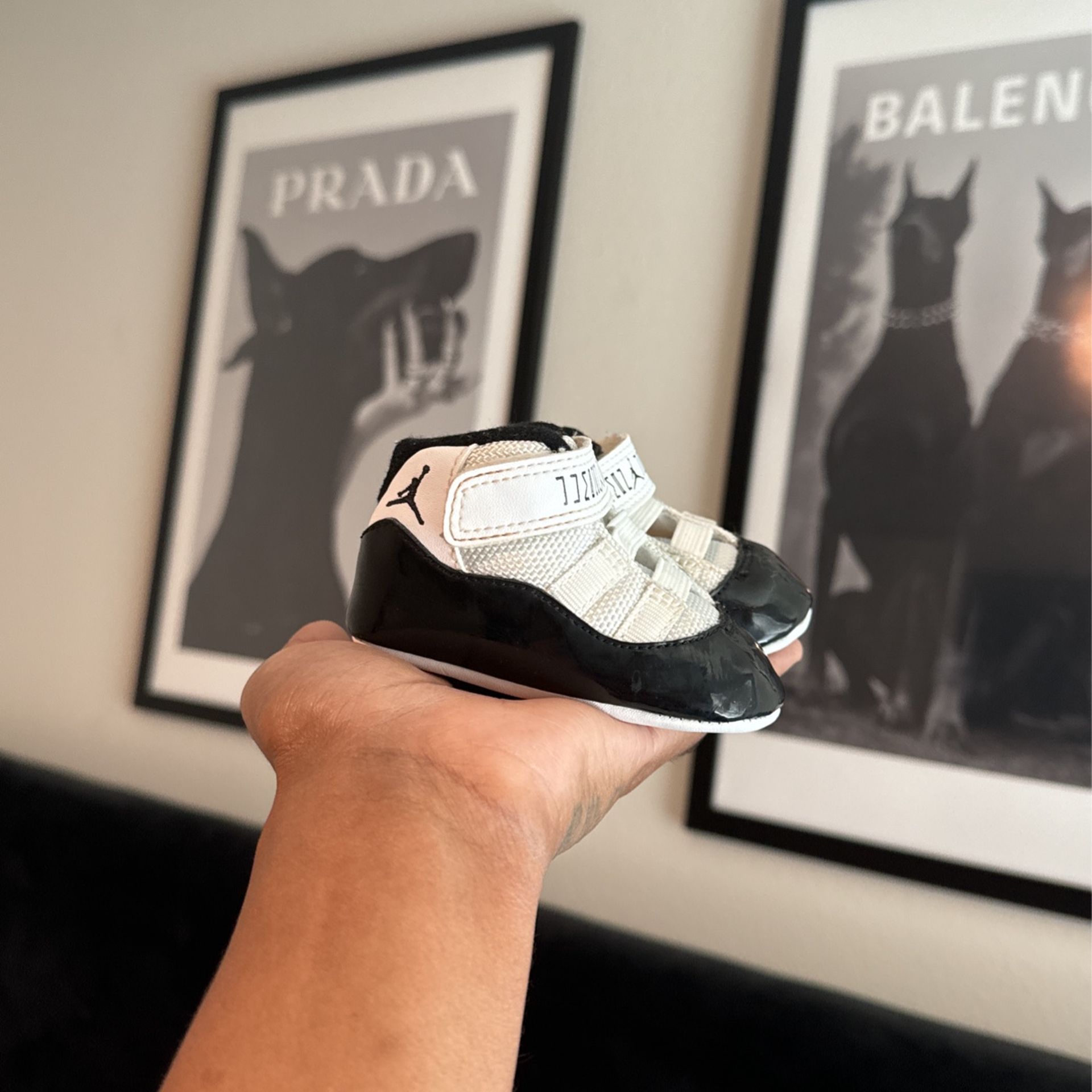 Jordan RETRO 11 (Black/white ) 2C for Sale in Houston, TX - OfferUp