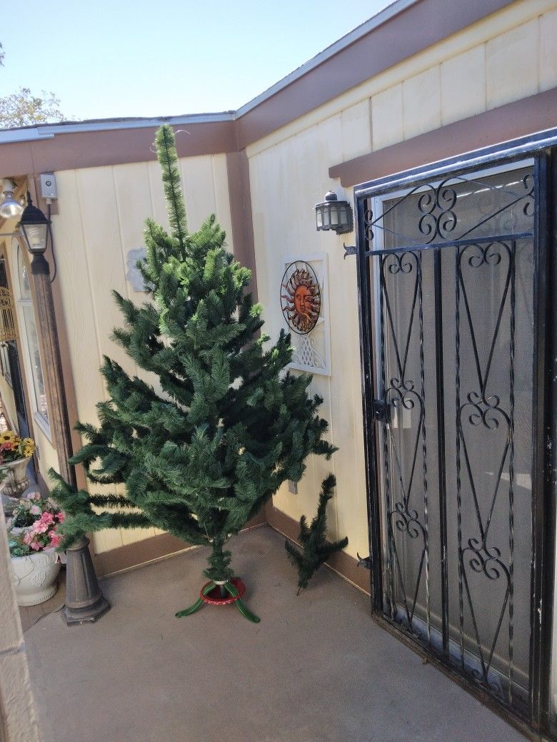 SEARS #95318, 7-1/2 to 8 Ft., 100% Flame Retardant. Christmas Tree for ...
