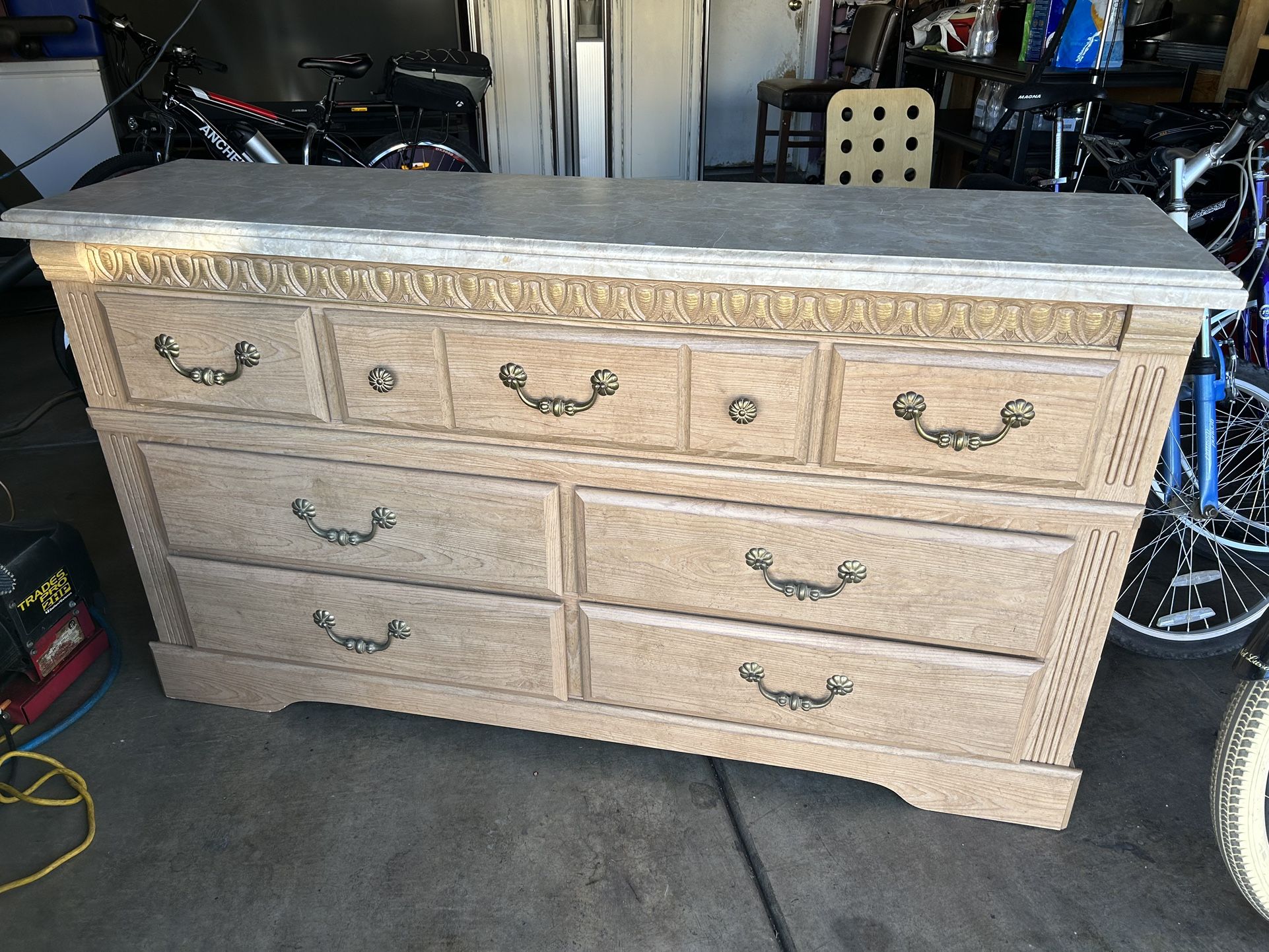 Beautiful Dresser With 7 Drawers! for Sale in Las Vegas, NV - OfferUp