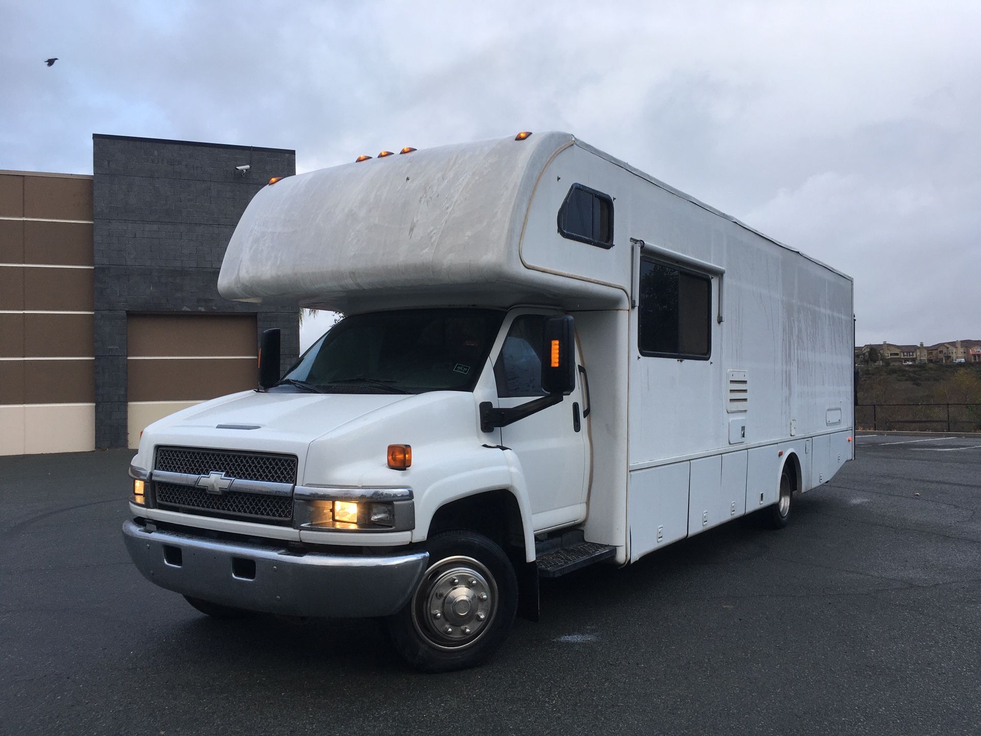 2005 Fun Mover RV Class C 6.6 Duramax Toy Hauler Kodiak for Sale in ...