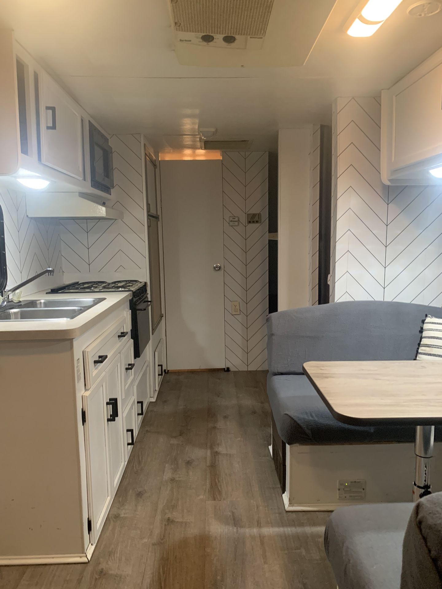 Coachman Futura 26’ Travel Trailer for Sale in Lake Grove, OR - OfferUp
