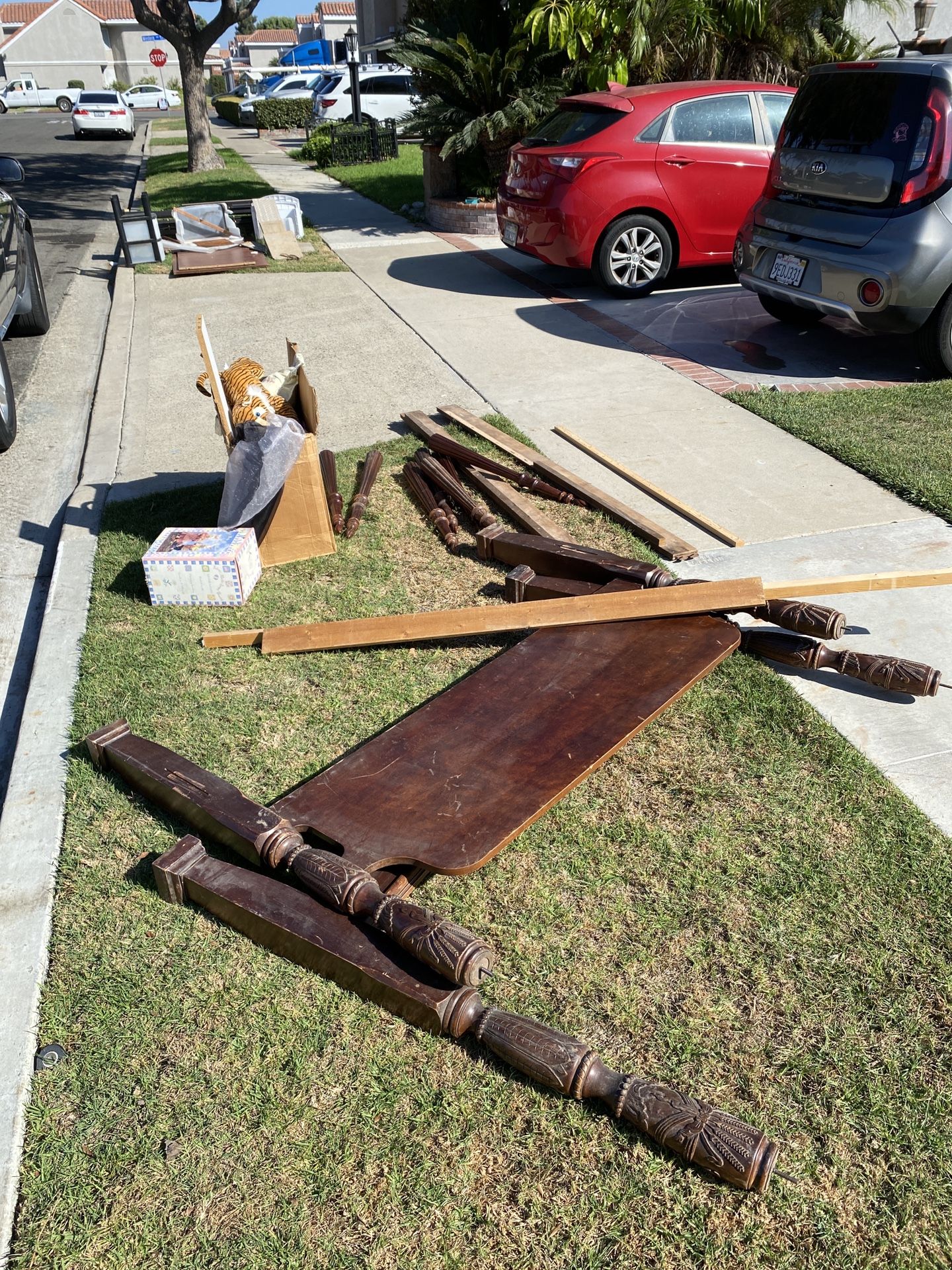 FREE Stuff. Pls Come Pick Up Today. for Sale in Anaheim, CA - OfferUp