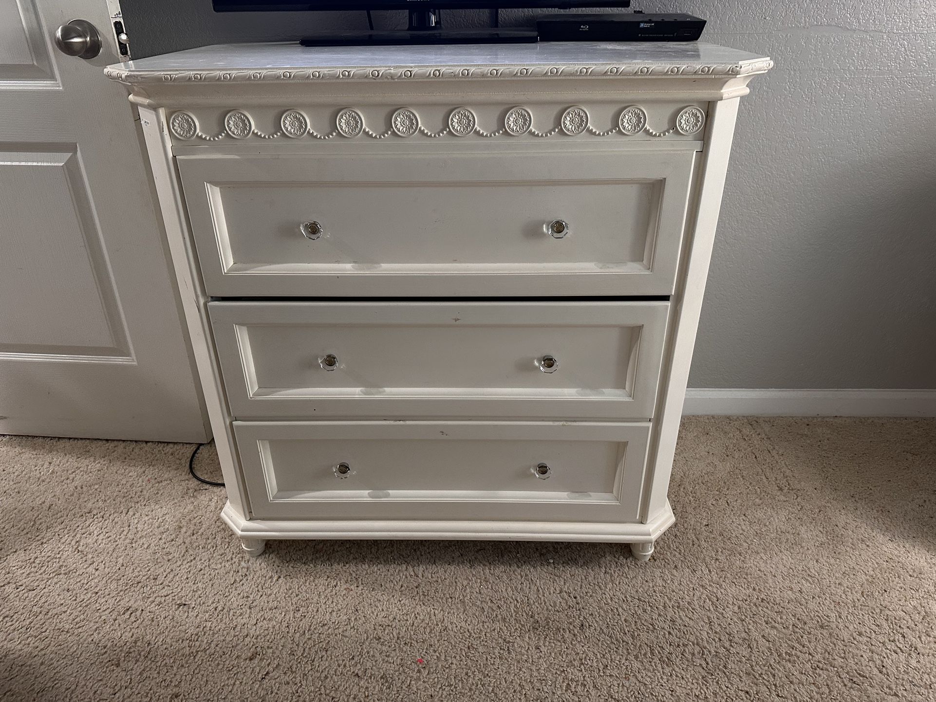 Simply Shabby Chic for Sale in Fresno CA OfferUp